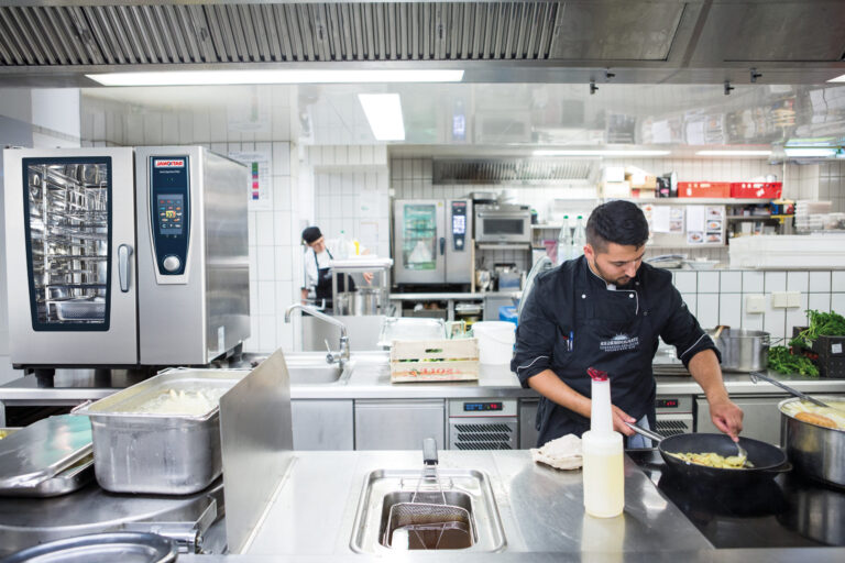 The Benefits of Using a Combi Oven in Your Restaurant • Avanti ...